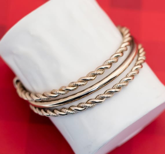 Vintage Faded Gold Tone RETRO ZIG ZAG EDGE DESIGN Tie… - Gem