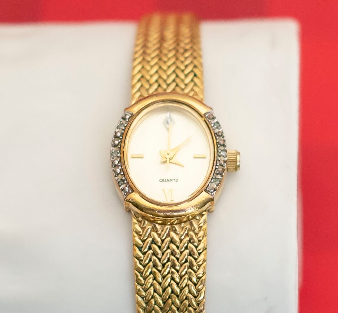 Vintage Minimalist Stainless Steel Wrist Watch by Avon - O22 - Etsy