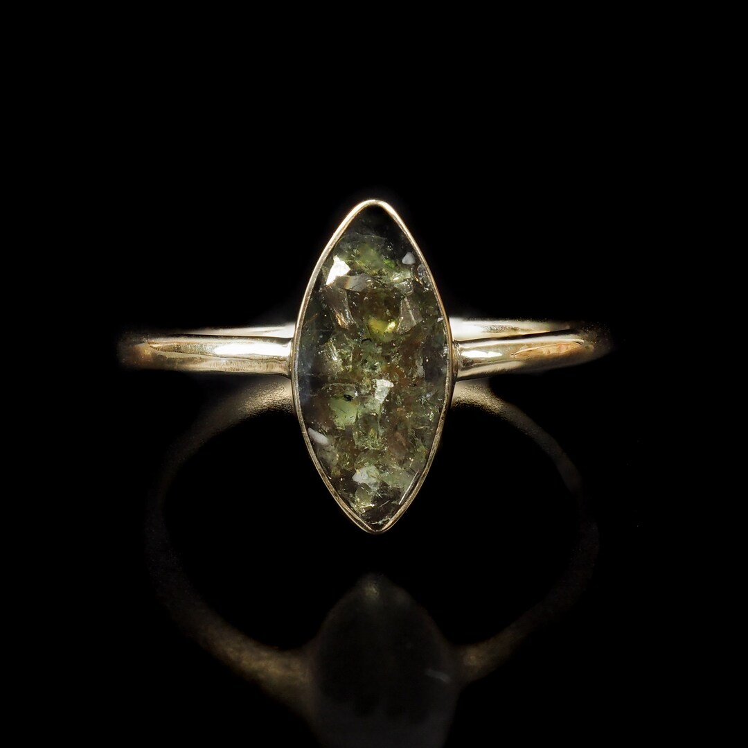 Handcrafted Yellow Gold Cremation Ring With Peridot, Silver Glitter ...