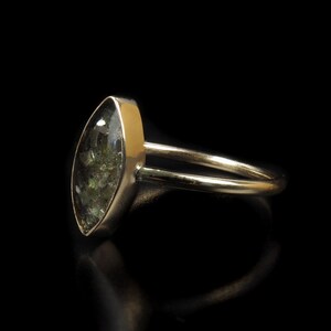 Handcrafted Yellow Gold Cremation Ring With Peridot, Silver Glitter ...