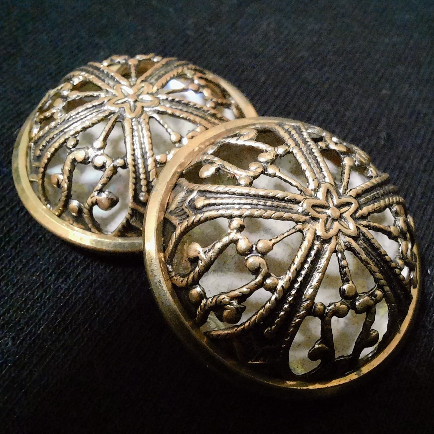 2 Decorative Victorian Era Buttons - Etsy