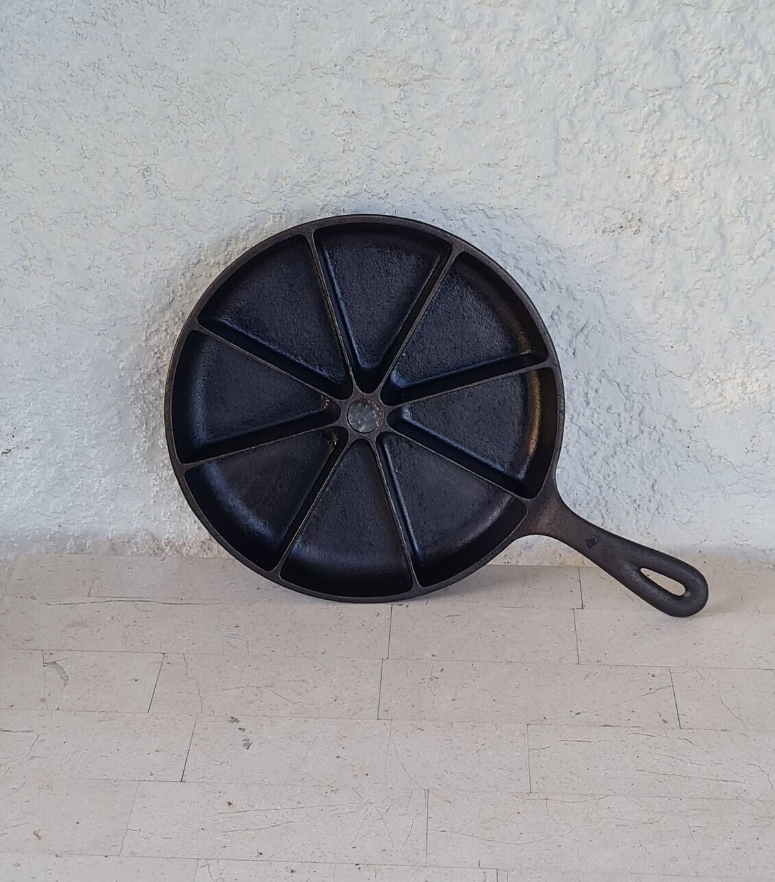 Vintage Lodge Cast Iron Cornbread Muffin Pan 8-slot D 8CB - Etsy