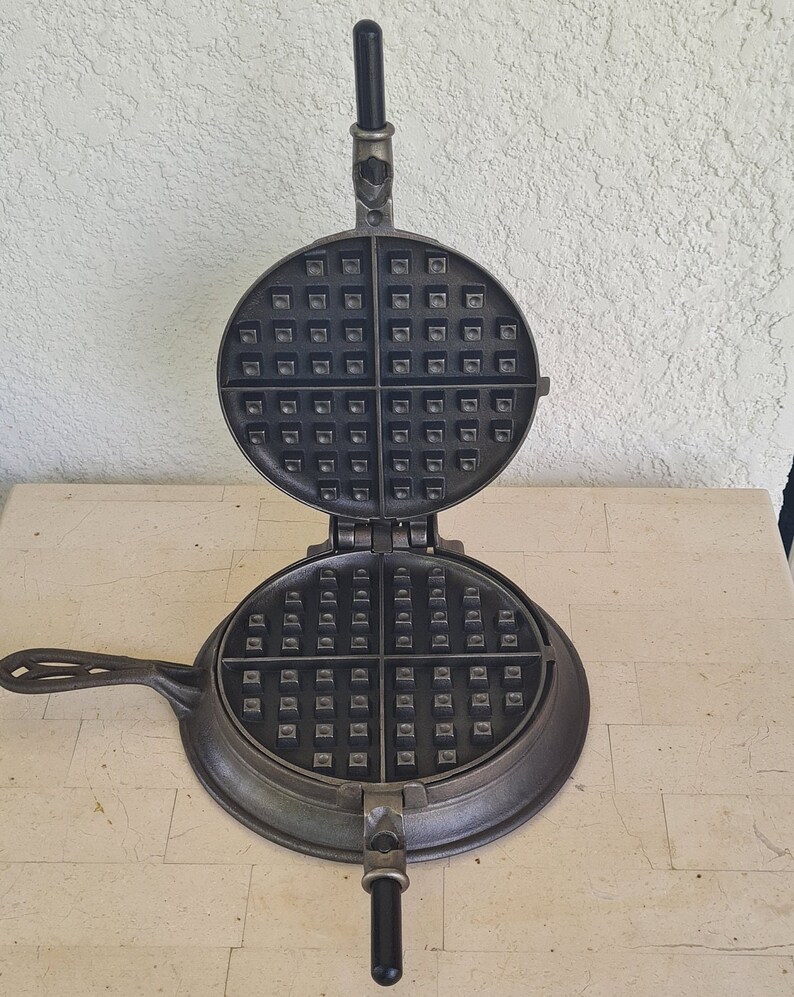 HTF Griswold #8 8&9 1880 Button Hinge Cast Iron Waffle Iron - Etsy