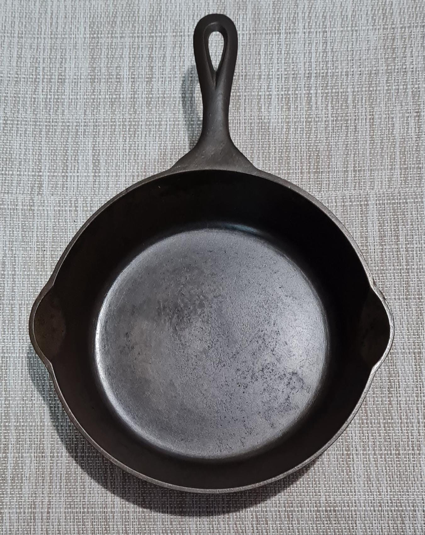 Lodge #5 Single Notch Cast Iron Skillet, Raised Makers Mark Two Dots - Etsy