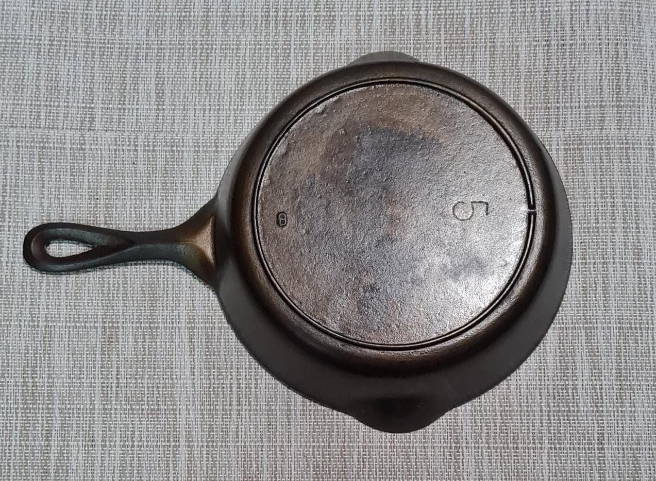 Lodge #5 Single Notch Cast Iron Skillet, Raised Makers Mark Two Dots - Etsy
