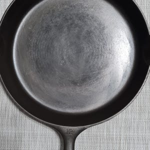Wagner Ware 12 Skillet W/ Stylized Logo, 1062. - Etsy