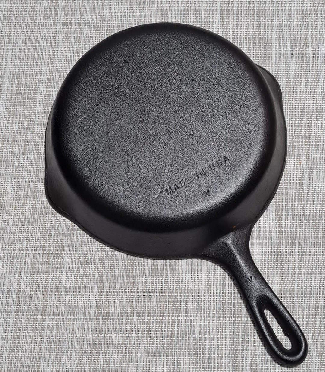 Unmarked Cast Iron Griddle Skillet - V on Bottom of Handle - Etsy