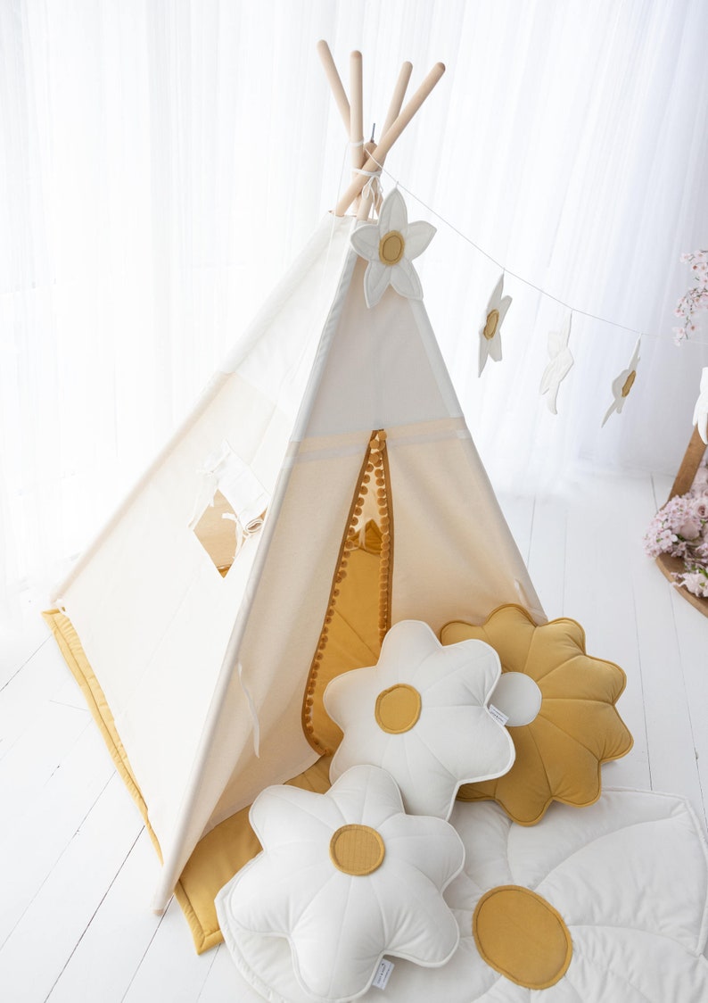 Tipi Set Daisy With Mat, Pillow and Garland - Etsy