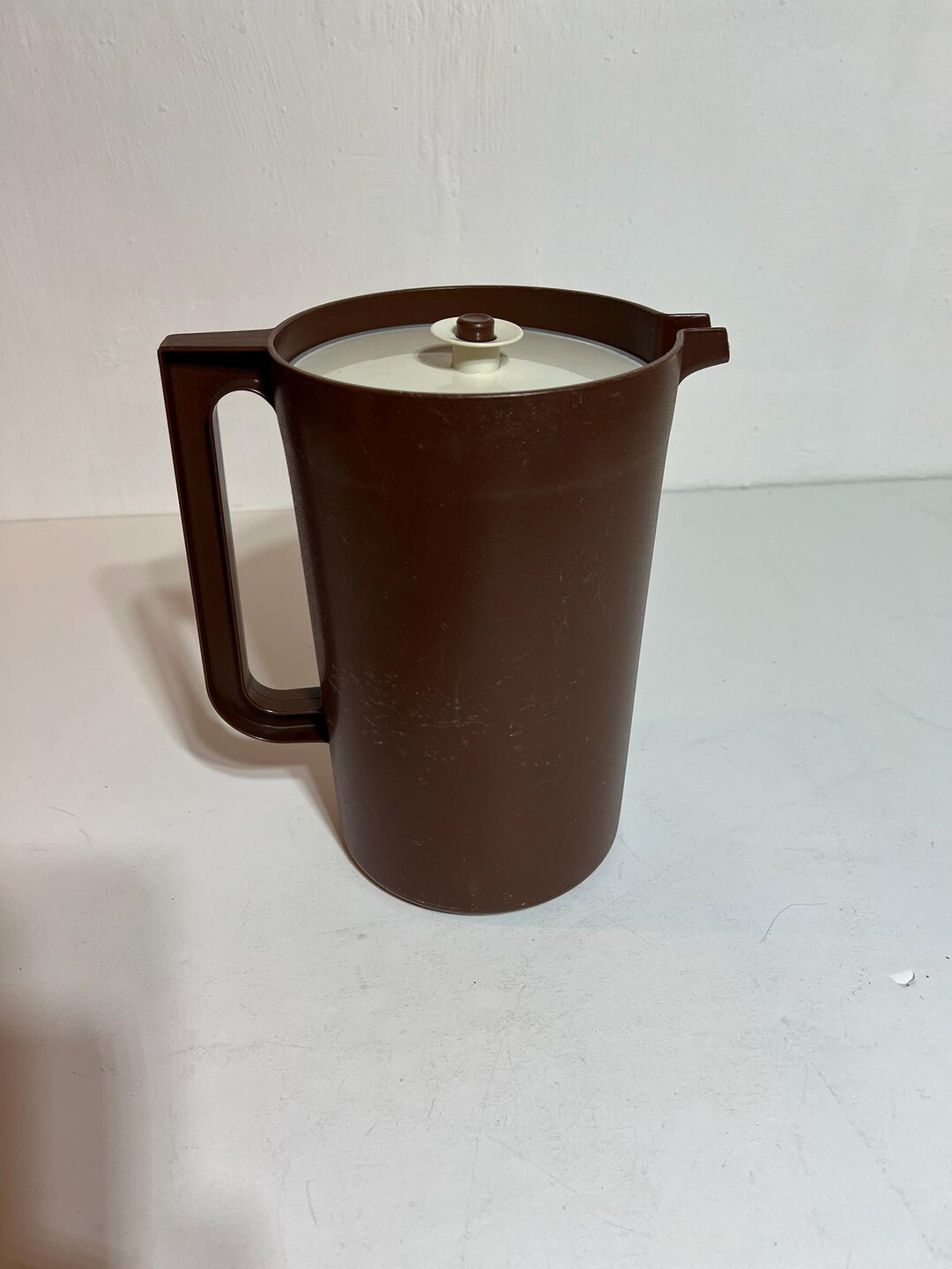 Vintage Tupperware 1416 1-gallon Pitcher W/lid Brown Color Made in USA ...