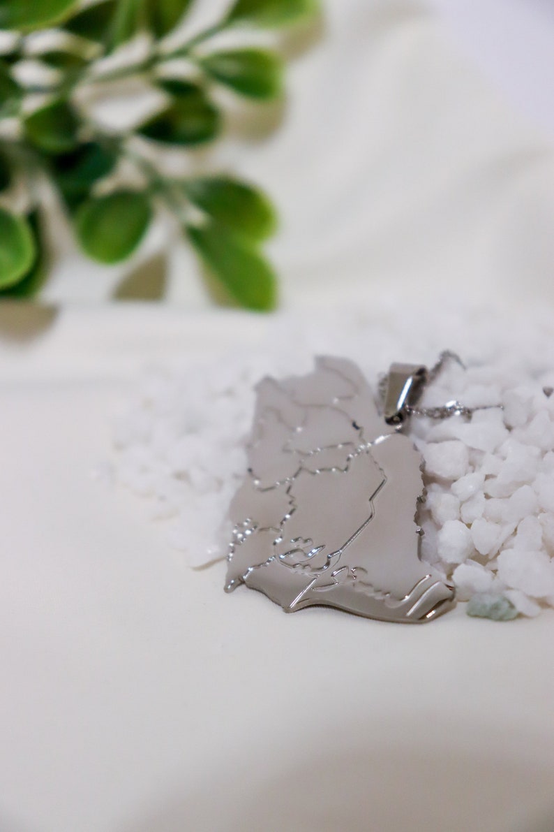 Saudi Arabia Map Necklace | Etsy