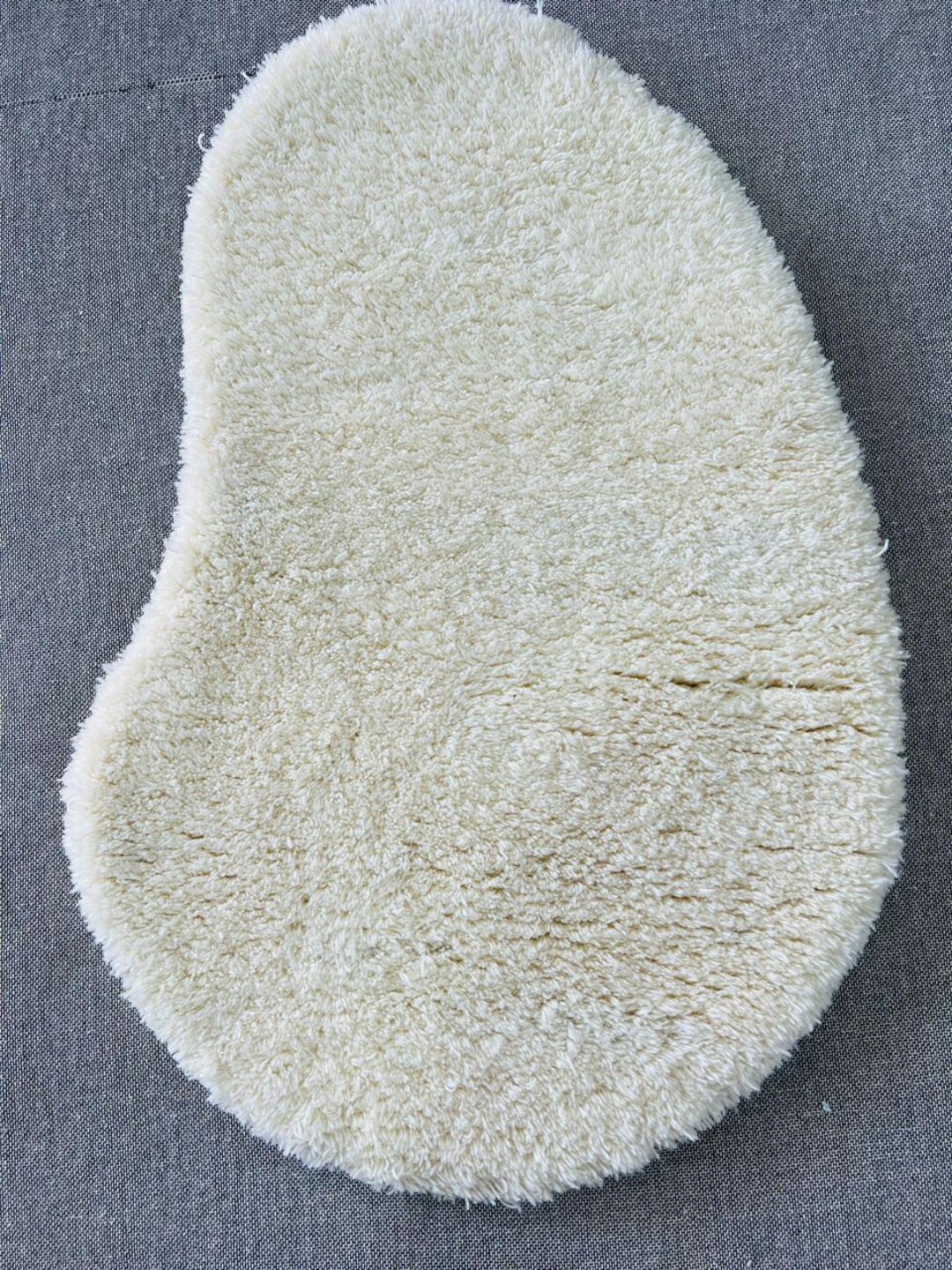 Hand Tufted Kidney Shape Rug in New Zealand Wool Non Shedding Cut Pile ...