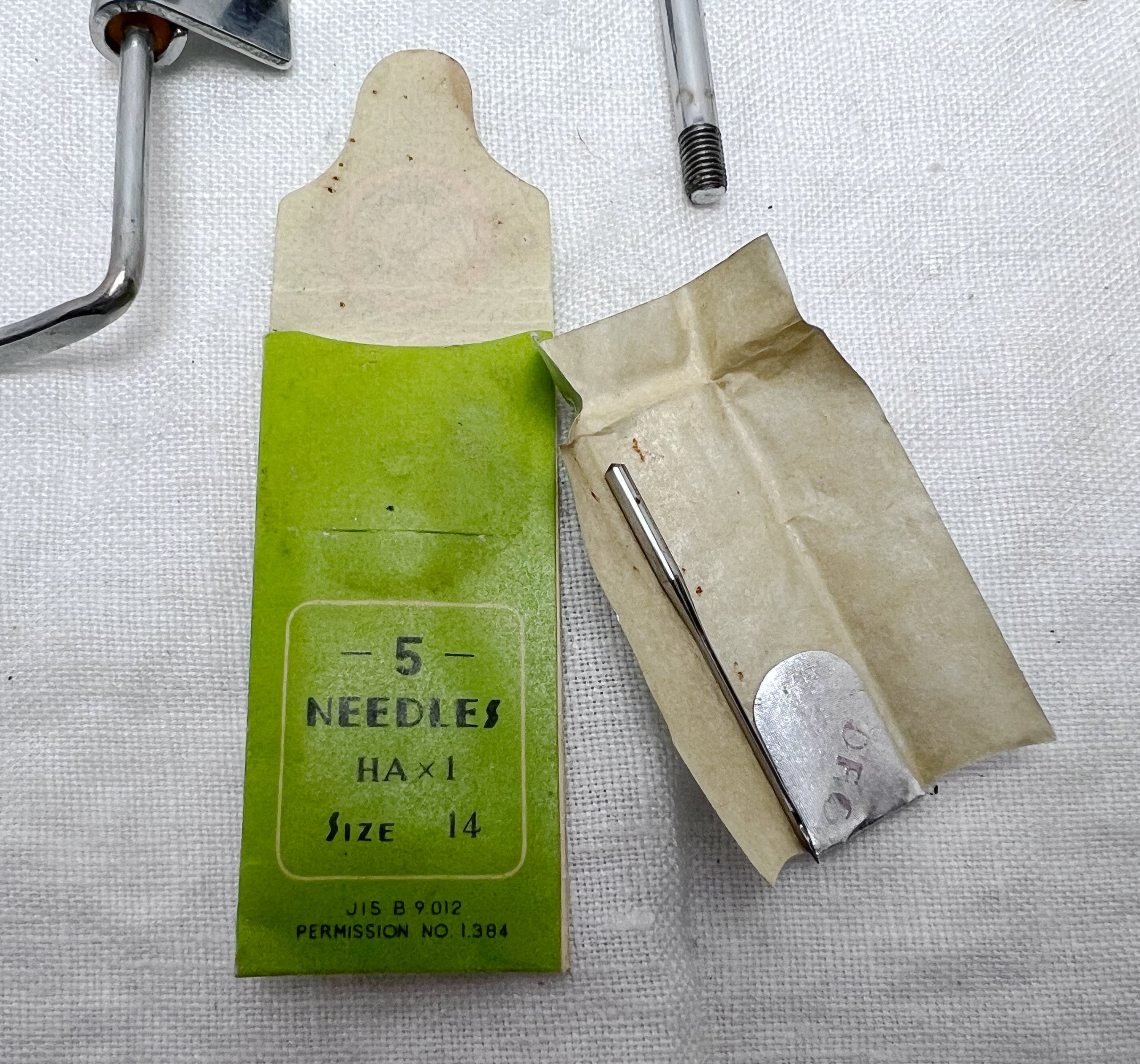 Vintage Metal Sewing Machine Accessory Box With 17 Original Accessories ...