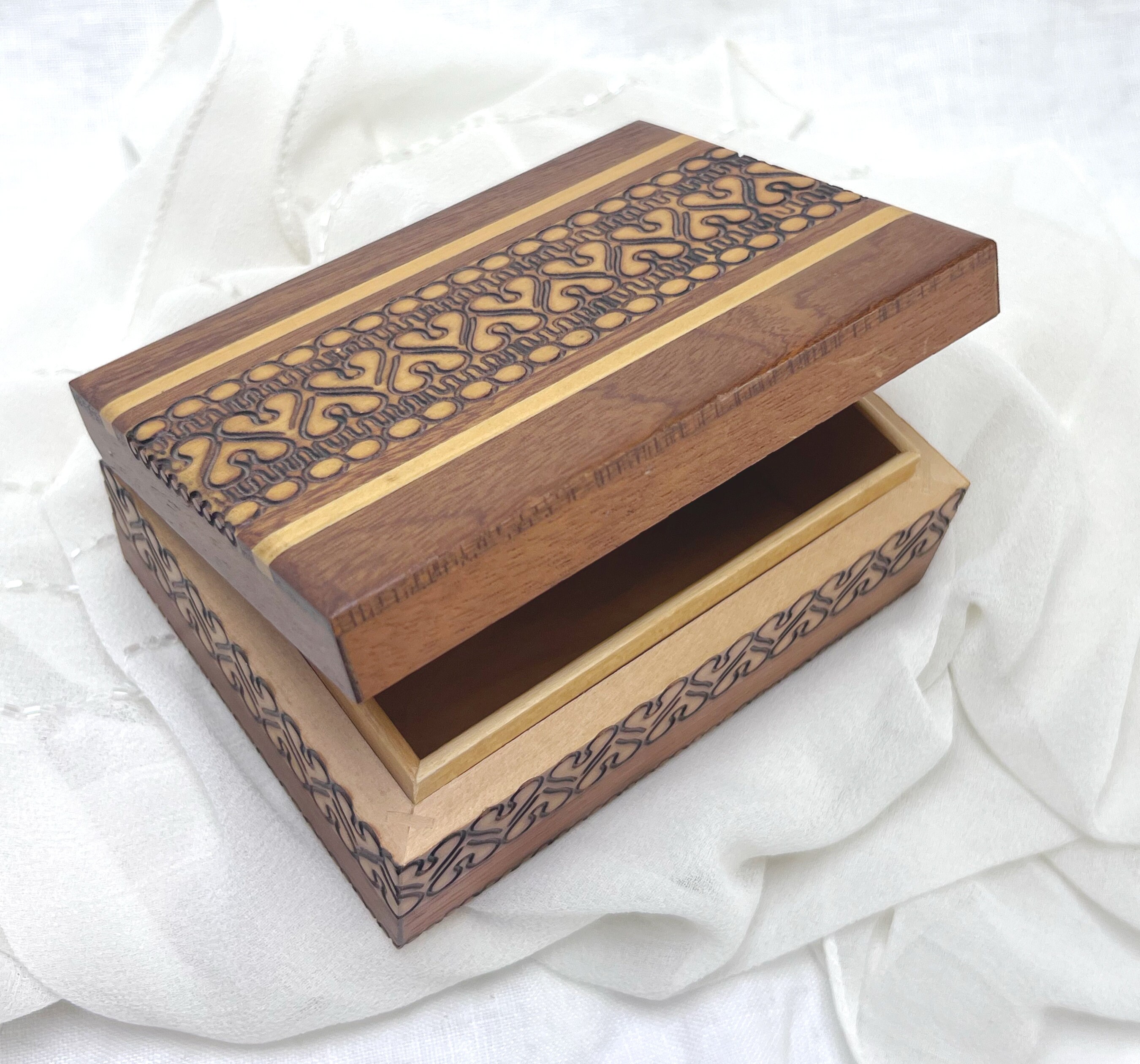 Vintage Inlaid Wooden Hinged Trinket Box Featuring Heart - Etsy