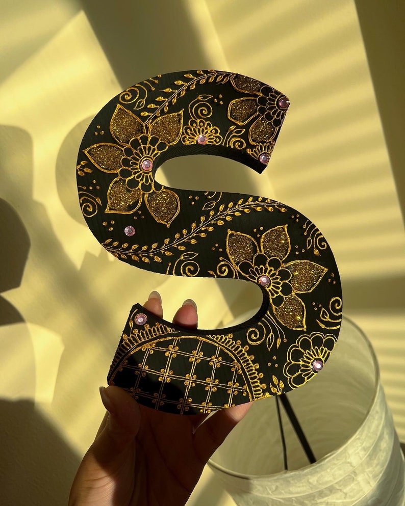 Henna Letter// Hand Painted// High Quality Wood// Gift - Etsy