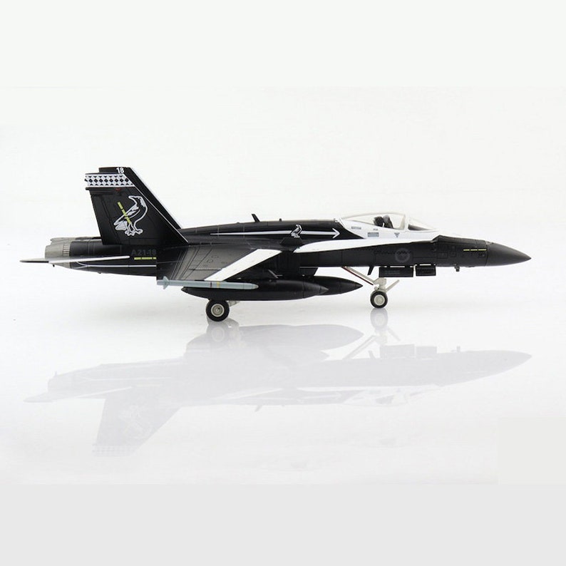 Die Cast Australian Air Force F-18 Fighter Jet Alloy Plastic Model 1:72 ...