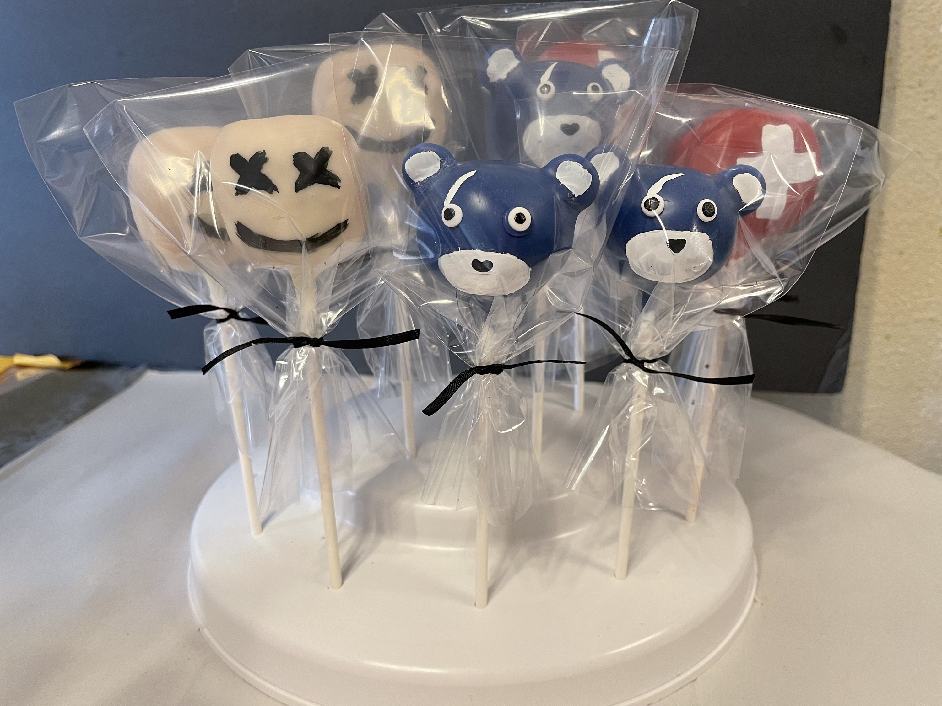 Fortnite Il Costume Di Marshmallow Gaming Theme Cake Pops Israel