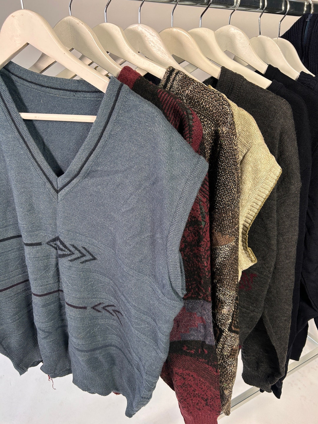 10x Vintage V-neck Jumpers Mix - Bulk Lot Retro Clothing - Curated ...