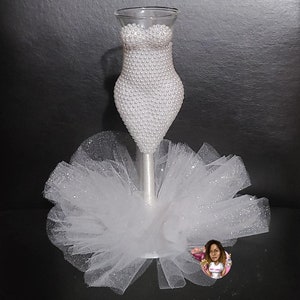 Diva Wine Glass - Etsy