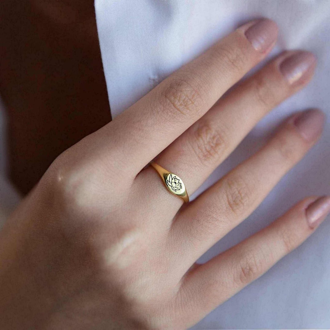 Floral Signet Ring - Etsy