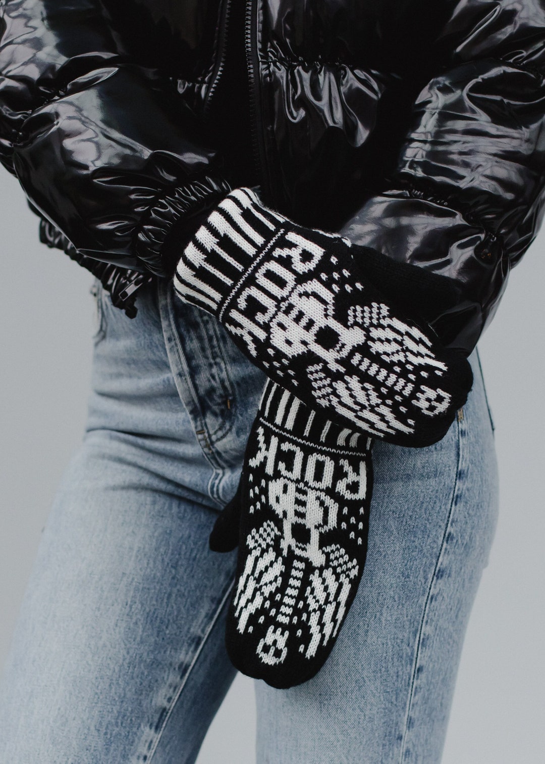 Rock N' Roll Mittens | Fleece Lined Mittens | Skull Pattern Mittens ...