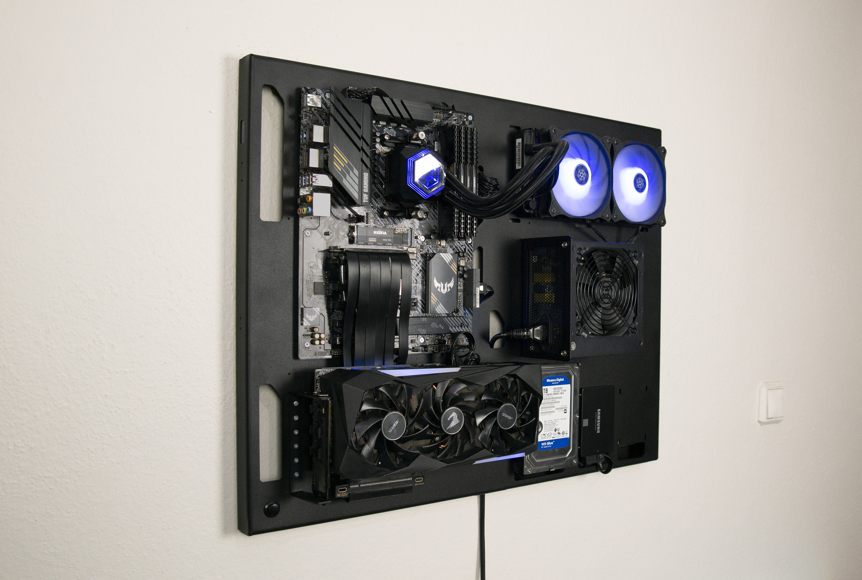 After 3 months of planning, I just finished my first build! Give me your thoughts : r/battlestations