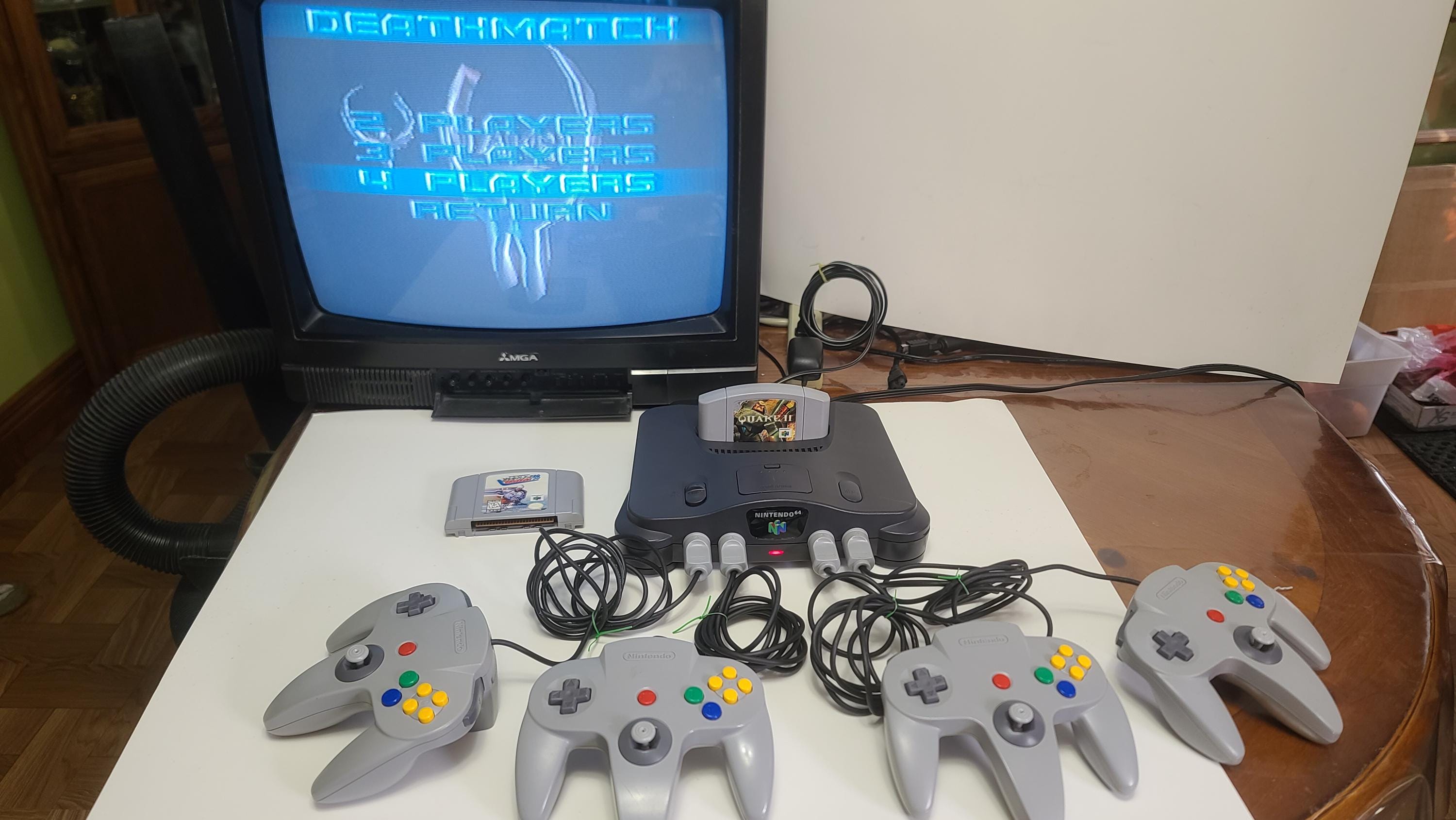 Nintendo 64 System With Console, Controllers, Cables and Game, Works ...