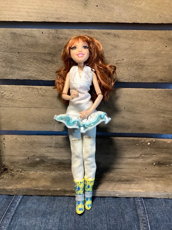 Cece Jones Outfits Season 3