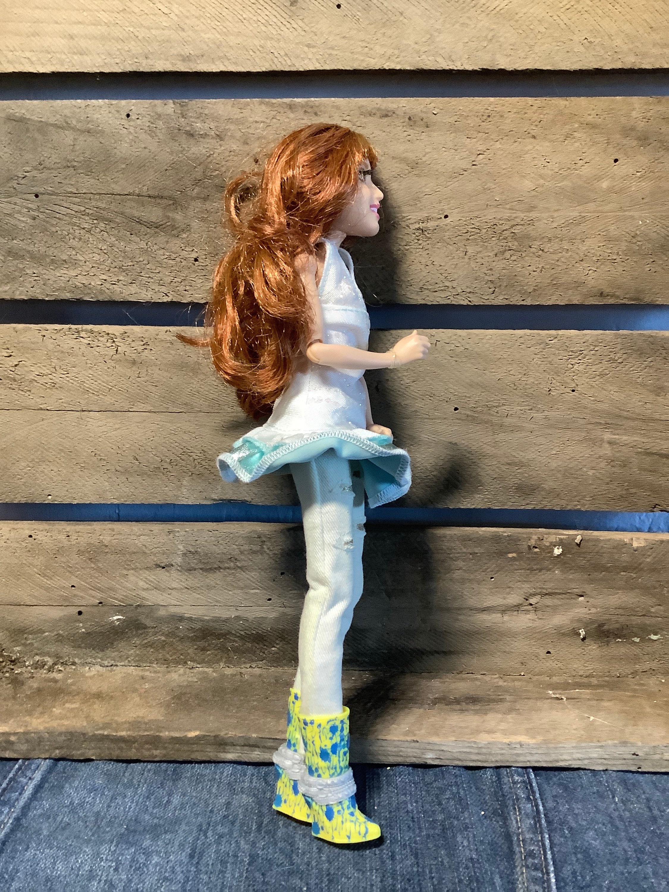 Cece Jones Outfits Season 3