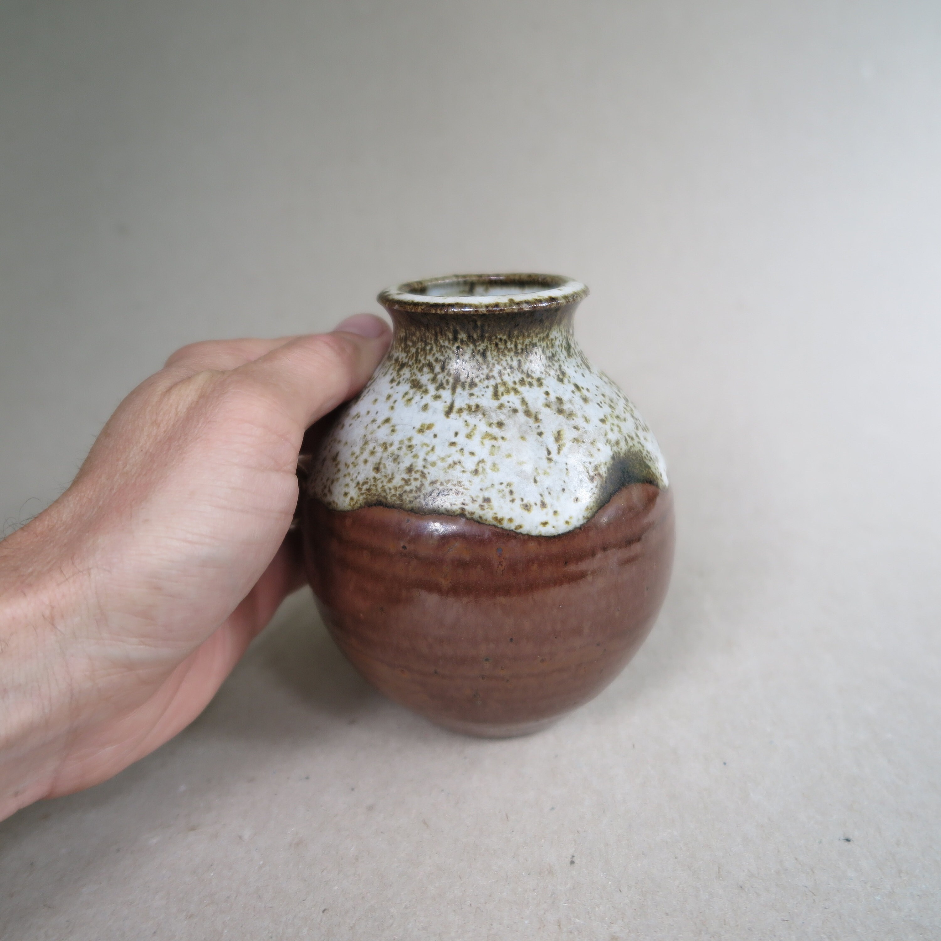William "bill" Creitz Studio Pottery Vase / Speckled Cream White and ...