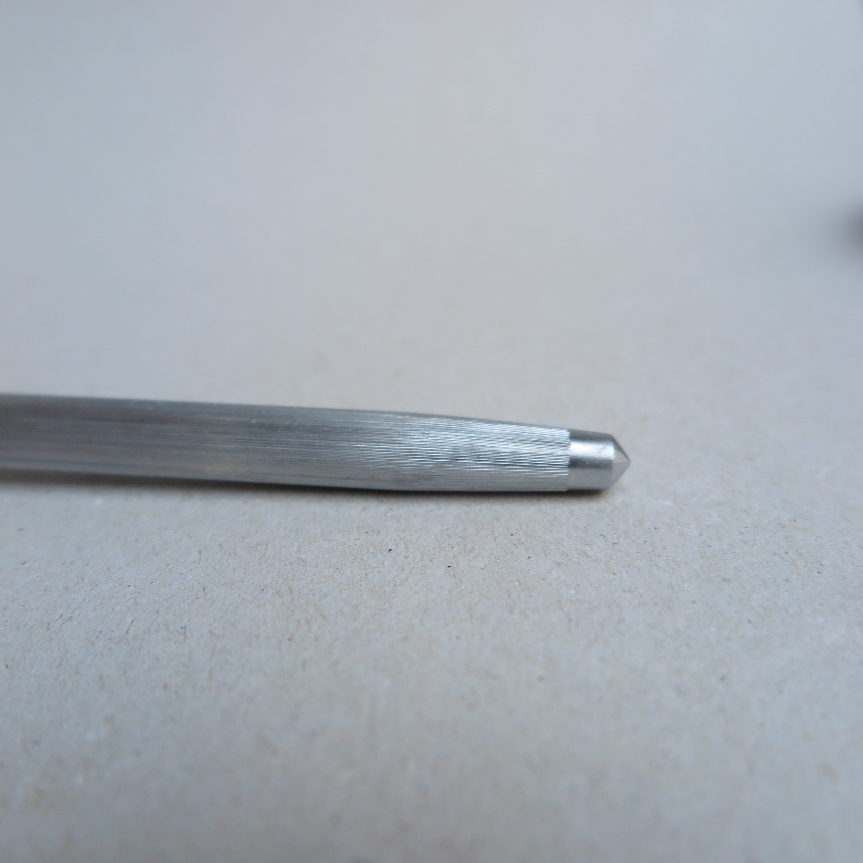 Shun 9 Classic Knife Honing Steel / Classic Ribbed Surface Honing Rod ...