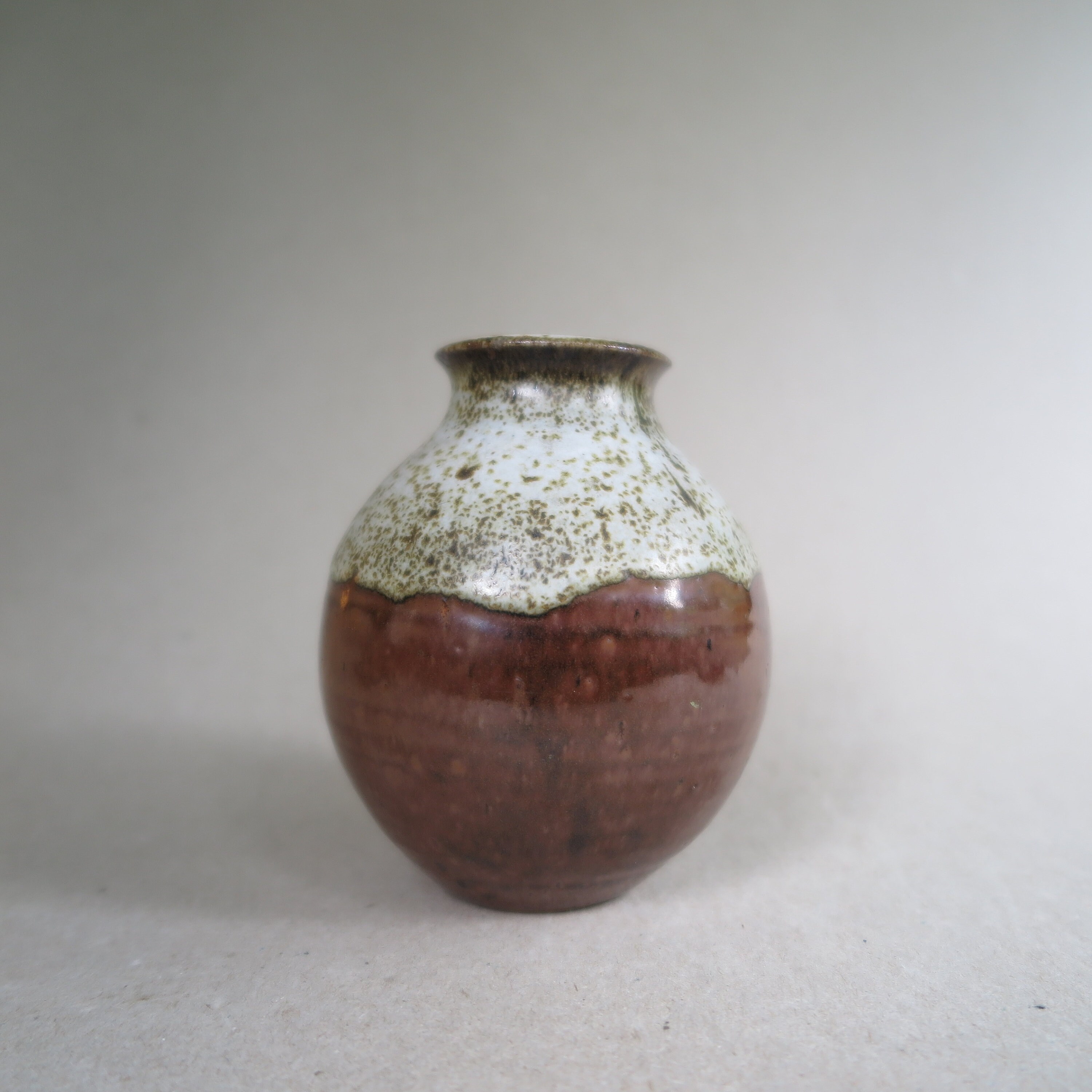 William "bill" Creitz Studio Pottery Vase / Speckled Cream White and ...