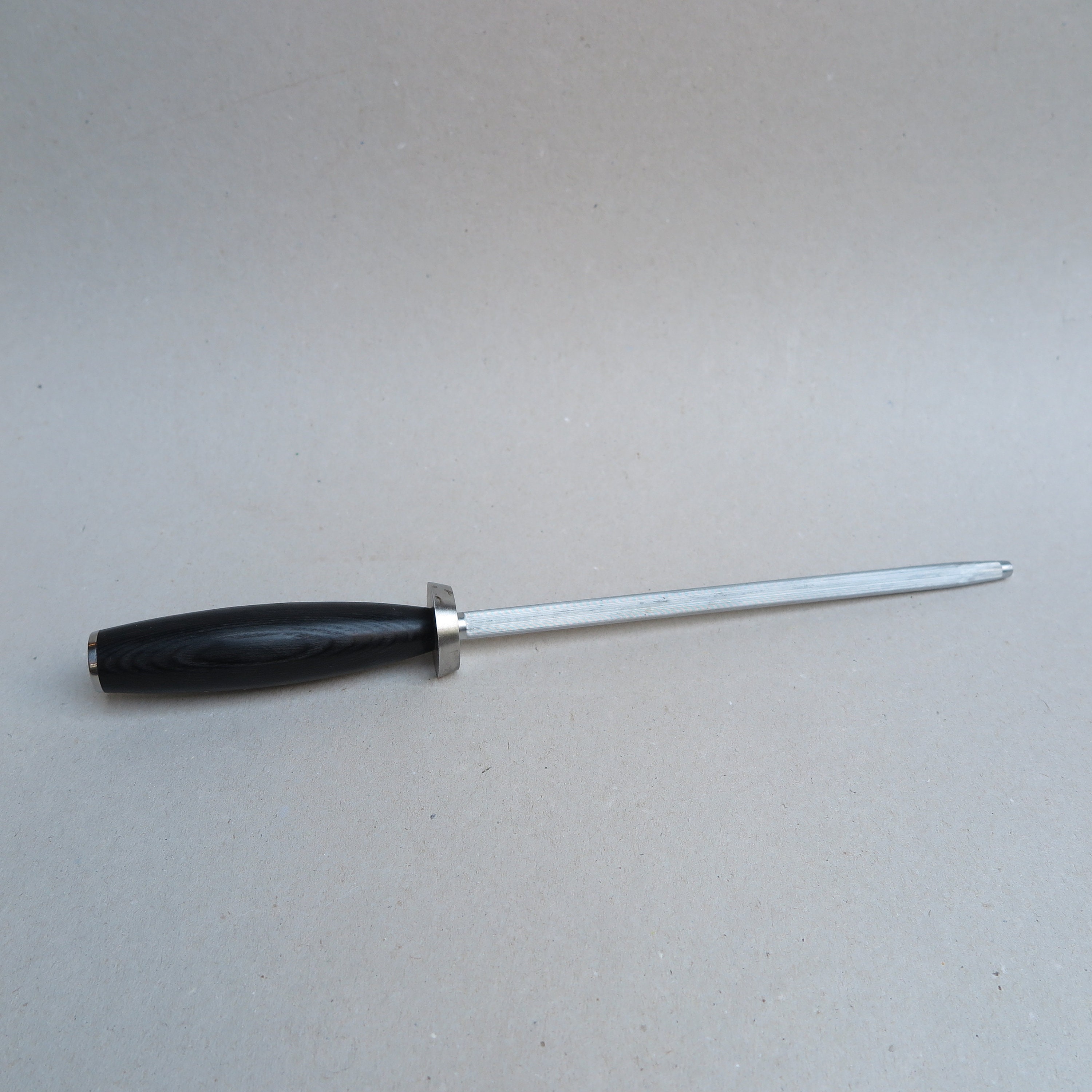 Shun 9 Classic Knife Honing Steel / Classic Ribbed Surface Honing Rod ...