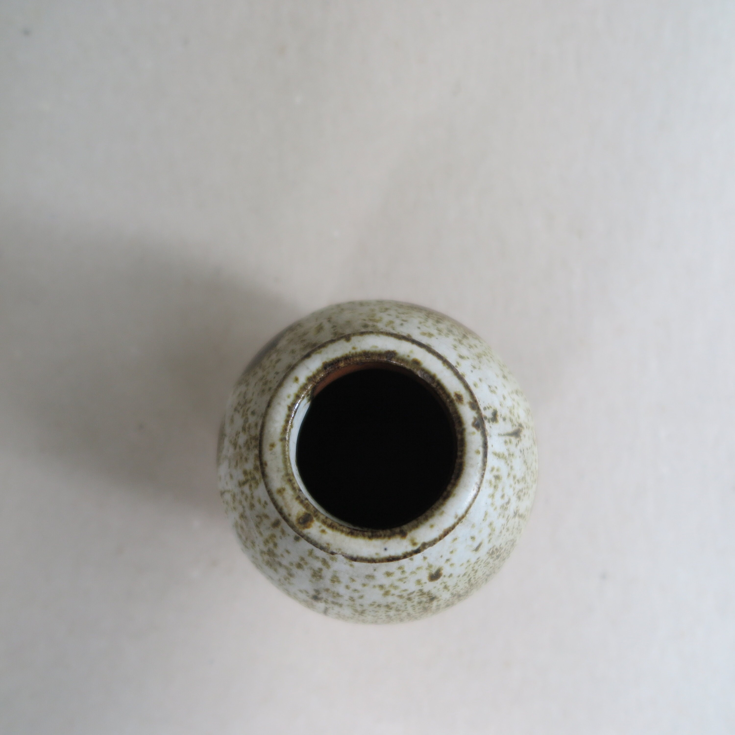 William "bill" Creitz Studio Pottery Vase / Speckled Cream White and ...