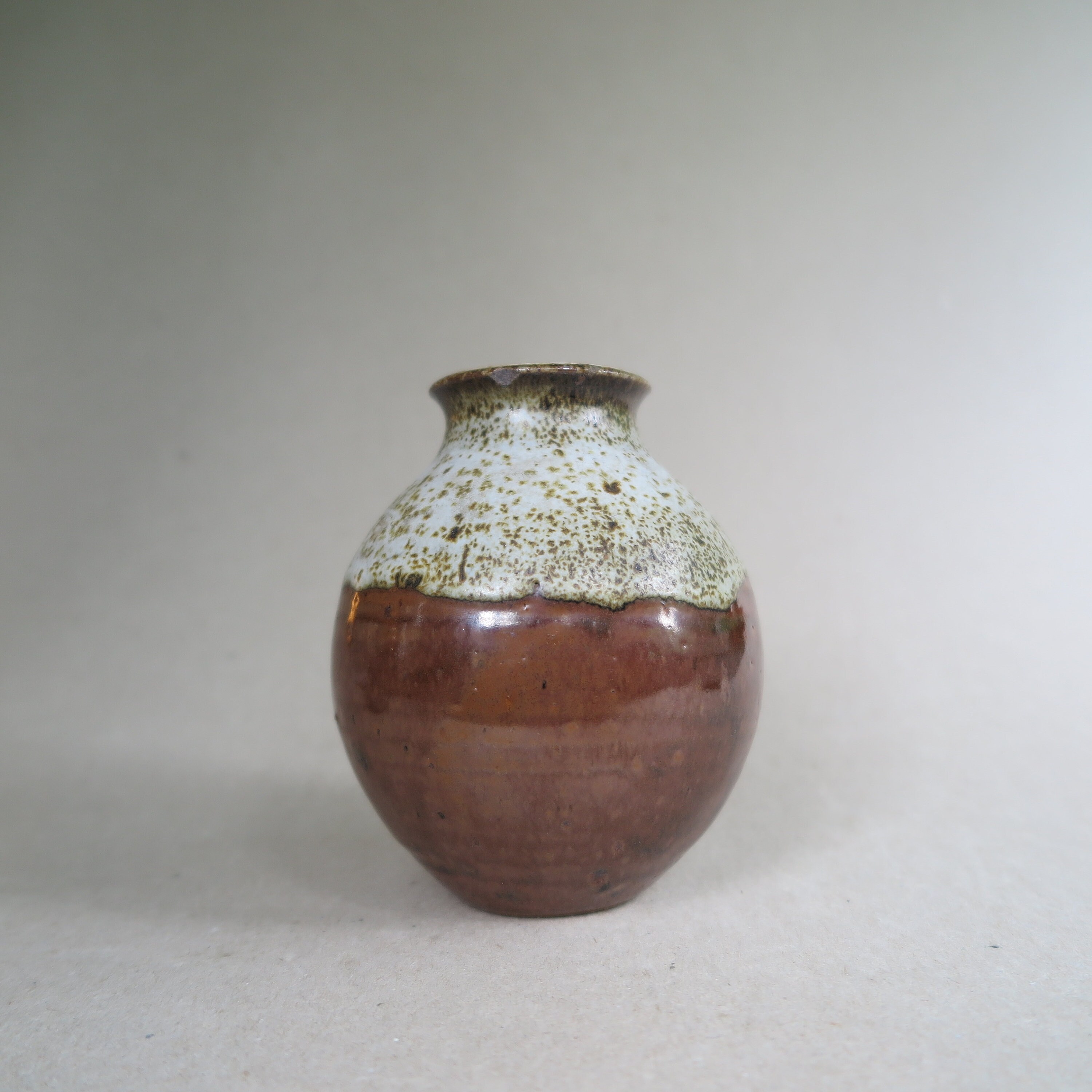 William "bill" Creitz Studio Pottery Vase / Speckled Cream White and ...