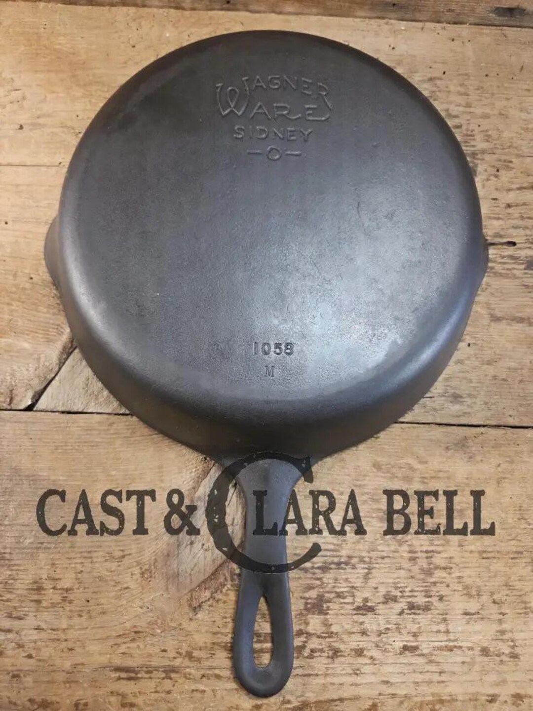 Wagner Ware #8 Cast Iron Skillet With Stylized Logo and Smooth Bottom ...