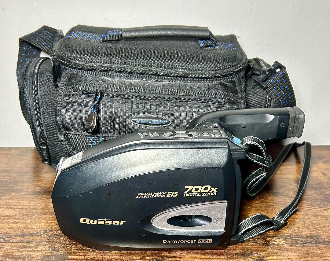 Vintage Quasar Palmcorder VM-D52 VHS-C Video Camera Bundle - Teated ...