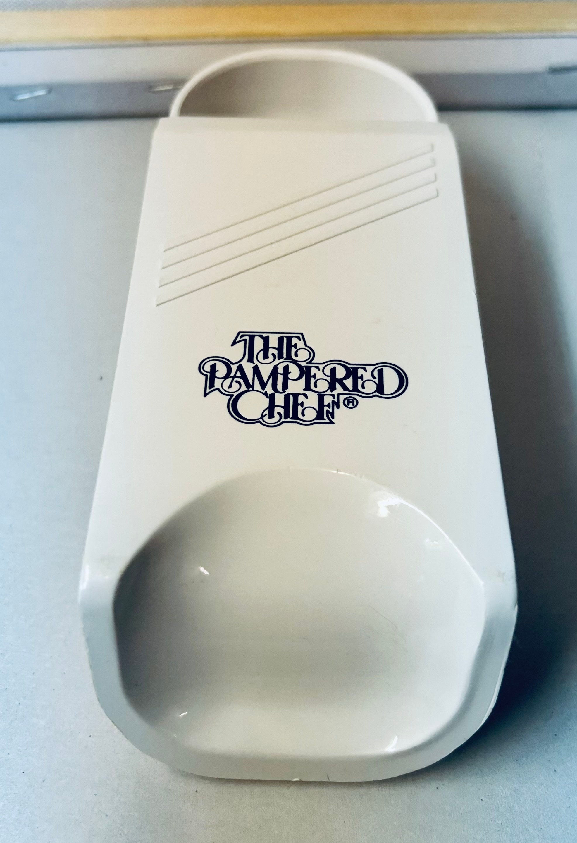 The Pampered Chef Adjustable Measuring Cup 1/8 1/2 Cup 50-250ml Dry ...