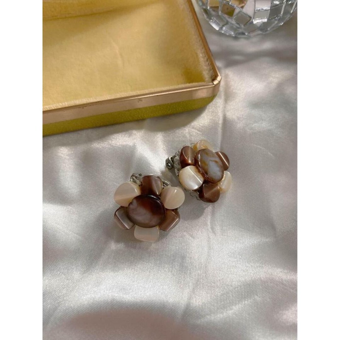 Vintage Brown Daisy Shell Style Clip on Earrings 1970s - Etsy