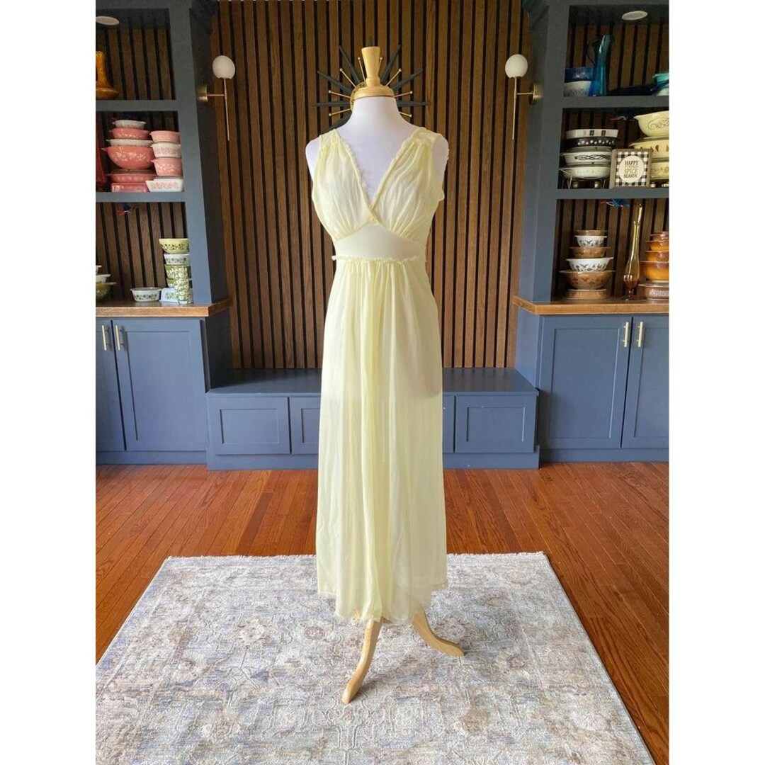 Vintage 1970s Soft Yellow Night Gown With Tulle Style Bust Accents ...