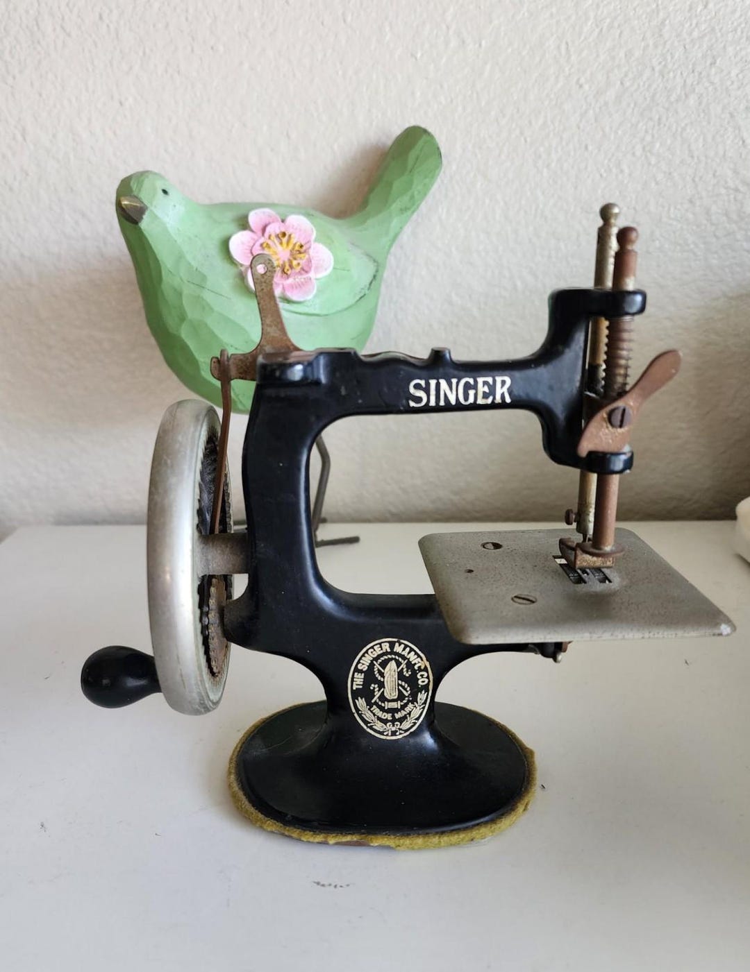 1926 Child's Singer No. 20 Sewing Machine Cast Iron Hand Crank Sewing ...