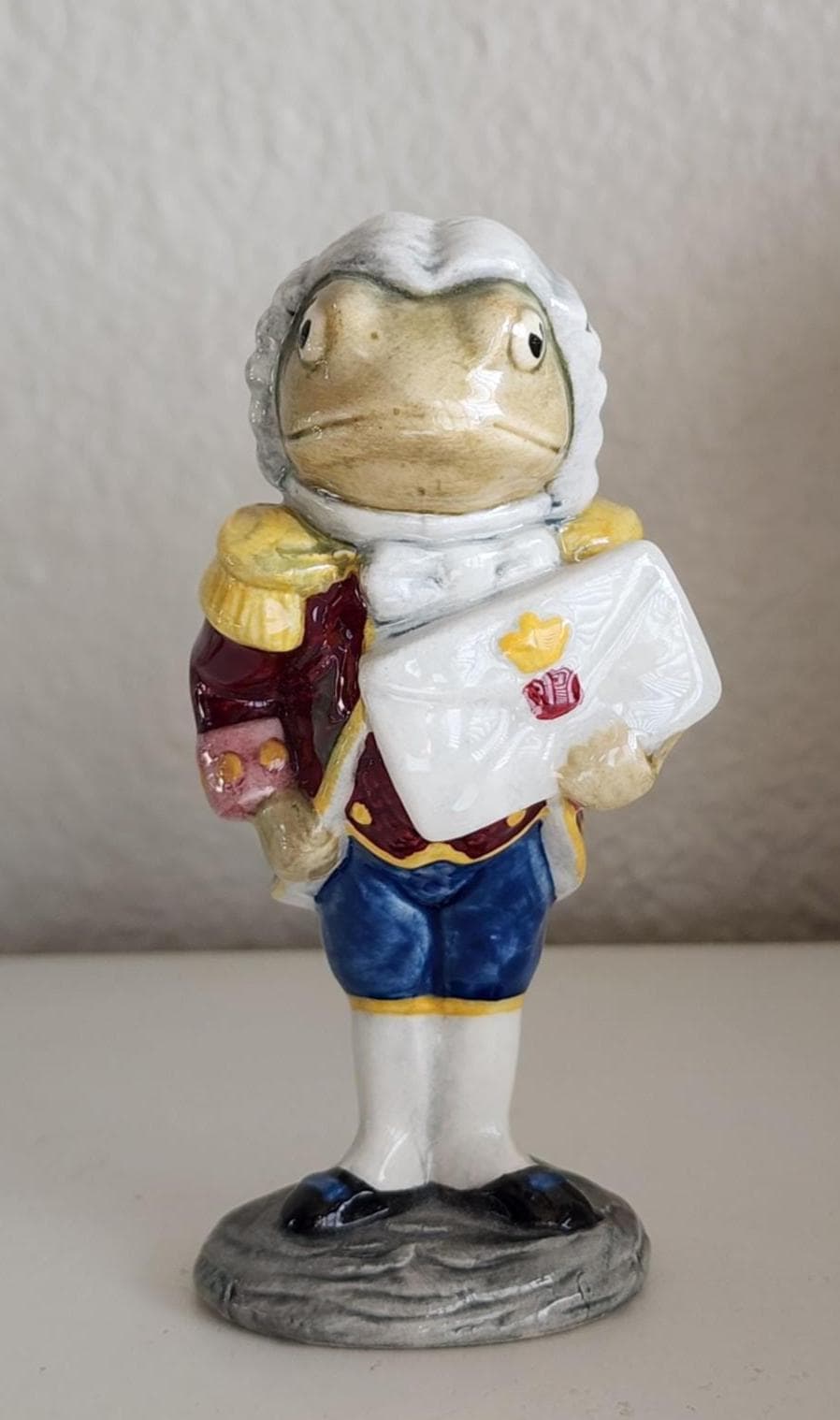 Beswick FROG FOOTMAN Figurine Alice in Wonderland No 2547 Royal Doulton ...