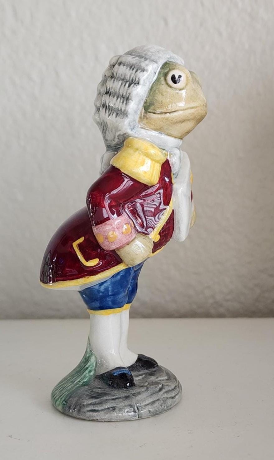 Beswick FROG FOOTMAN Figurine Alice in Wonderland No 2547 Royal Doulton ...