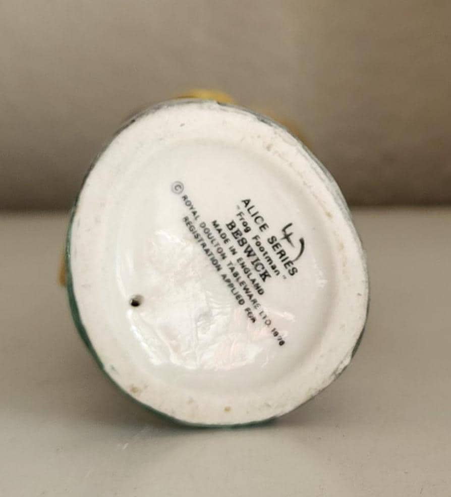 Beswick FROG FOOTMAN Figurine Alice in Wonderland No 2547 Royal Doulton ...