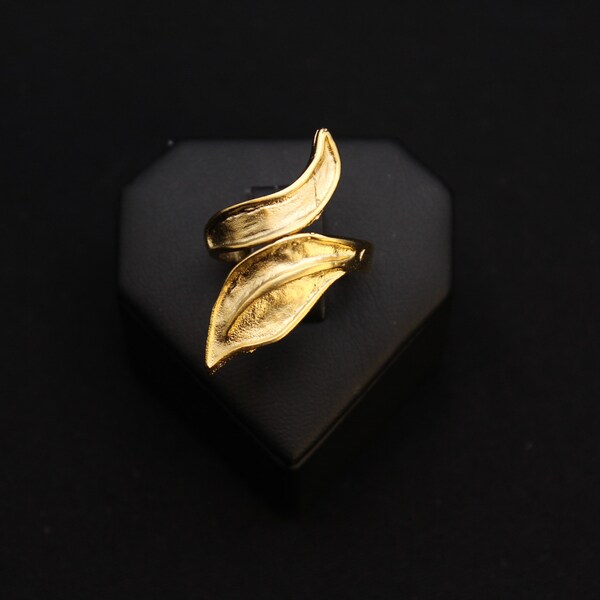 Gold Leaf Ring - Etsy