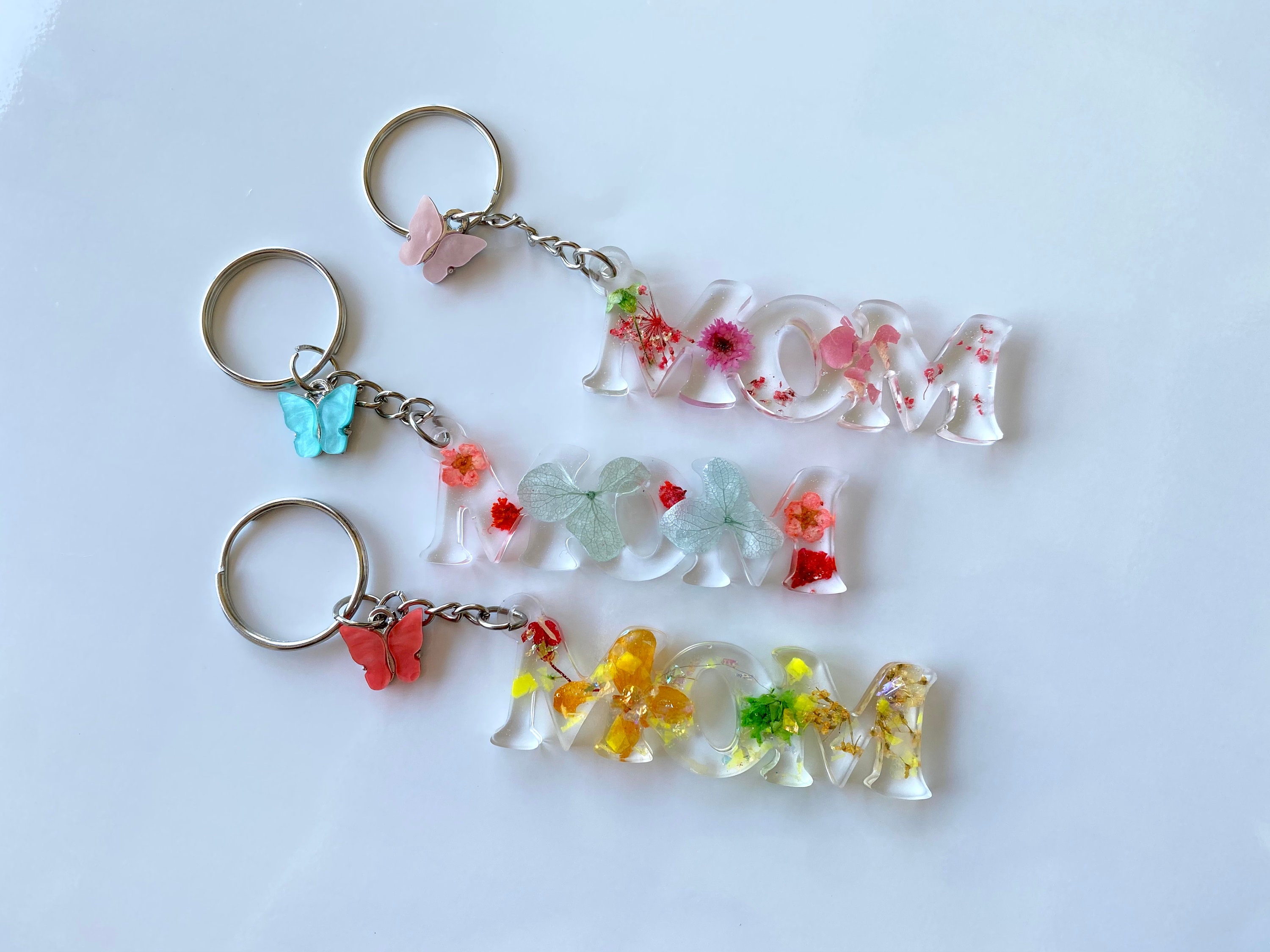 MOM Resin Keychain With Dried Flowers Keychain Gift for - Etsy