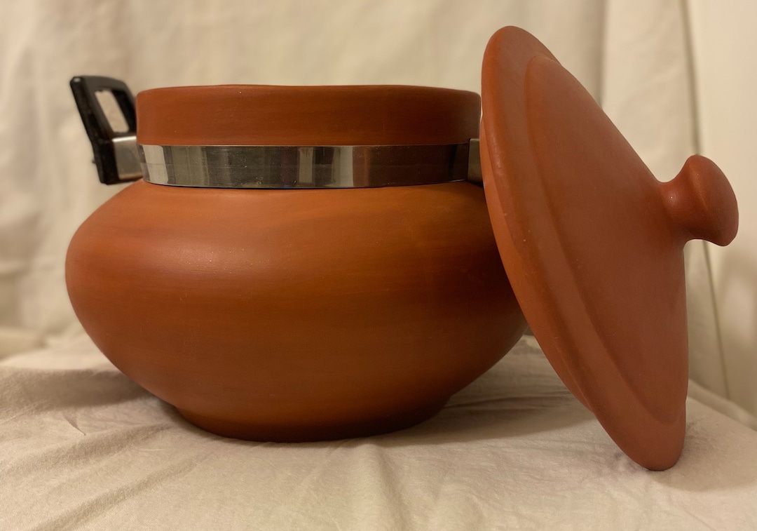 Clay Cooking Pot . Terracotta Cooking Pot. Strong and Durable. Handle ...