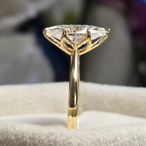 Vintage Tulip Setting Engagement Ring in 18k Yellow Gold, Solitaire ...