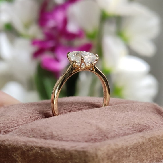 Cathedral setting diamond solitaire store