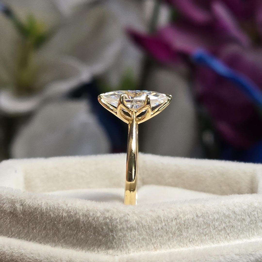 Vintage Tulip Setting Engagement Ring in 18k Yellow Gold, Solitaire ...