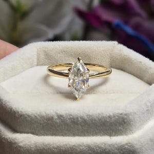 Vintage Tulip Setting Engagement Ring in 18k Yellow Gold, Solitaire ...